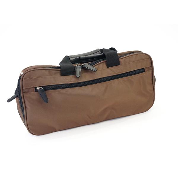 GALAX 8CL BR クラリネット用ケースカバー ブラウン光沢のあるナイロン製でコンパクトに収納します。前面にはフルオープンの大型ポケット付きでリードケースなども収納できます。メーカーを問わず、ほとんどのクラリネットケースが収納できます...