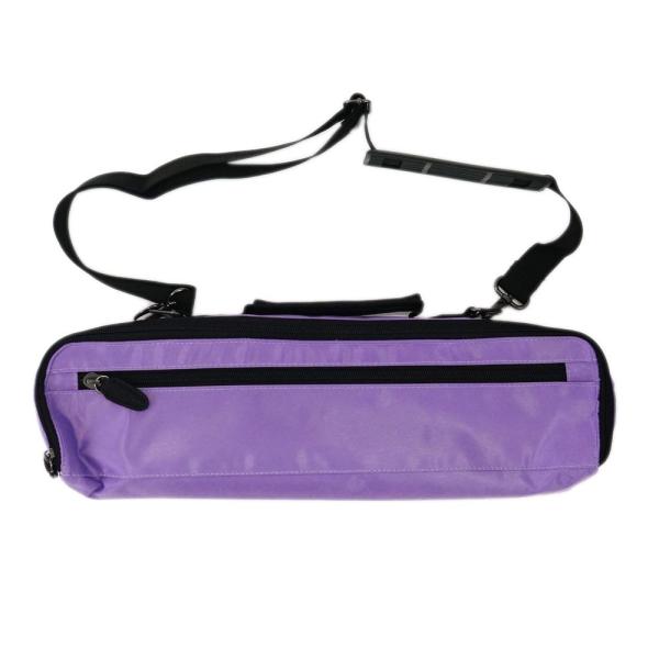 スタンダードタイプのフルートケースカバー。内側にビニールコーティングを施したナイロン製で、雨が侵入しにくくなっています。