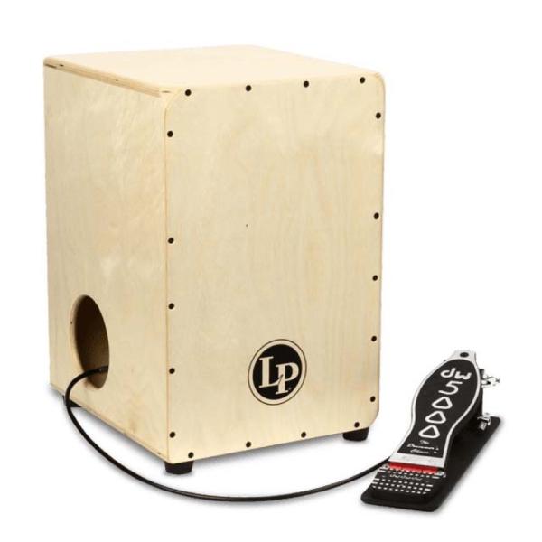 LP LP1400NWP ペダルカホン カホン 楽器 新たに開発されたパテントのフットペダルがカホン内部のベースサウンドボードを叩き素晴らしいベースサウンドを生み出します。一方、自由に手で表のサウンドボードを演奏できます。