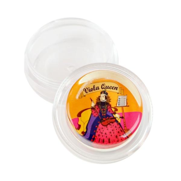 MAGIC ROSINは100％天然の松脂から作られた商品です。クリアな音色を生み出し、しっかりグリップしながらも雑味が少なく、またボーイング時に飛び散る松脂の粉が少ないことも特徴です。