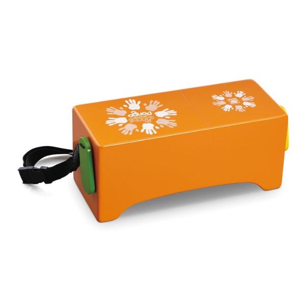 手軽にやさしく演奏できるラップトップボンゴです。LTB-1Mは小型で軽量、また付属のストラップで腰に装着できるため、演奏スタイルを選ばずどこでも楽しめます。高音側には高音の、低音側には低音のクラッパーも付属。1台で多彩な音を奏でられます。