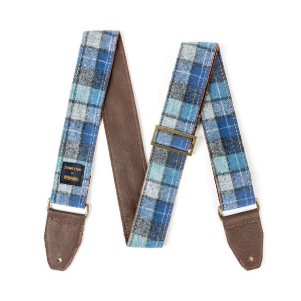 Pendleton x Dunlop Woolen AuthenticsStraps は、ペンドルトンの有名な生地をランダムにカットし、しなやかな革の裏地を持ちます。