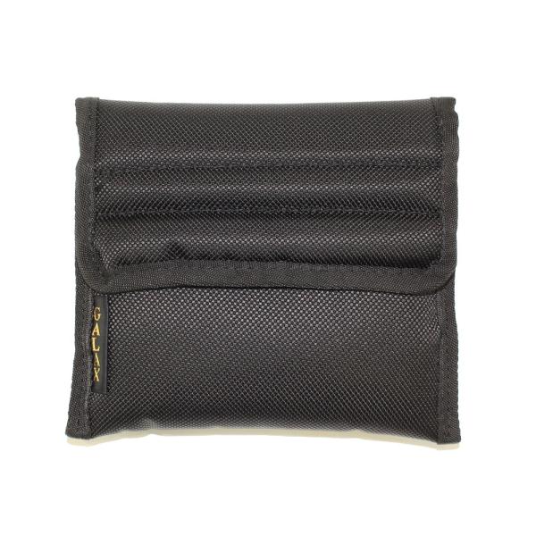 GALAX マウスピースホルダー R2 トロンボーン用このマウスピースホルダーは二重に縫製されており、15mmの暑さで充分にマウスピースを保護します。また、内側の布は湿気を吸い取り、消臭効果もあります。開閉はマジックテープ式で簡単にでき、通...