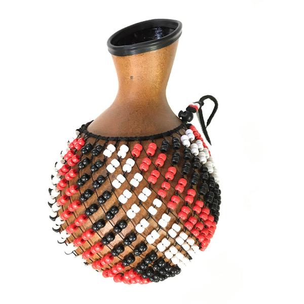 Sound King BT-FSK10 ファイバーシェケレシェケレはアフリカ起源の伝統的な楽器です。底の部分を叩いたり、振って使います。【Spec】22cm × 33cm