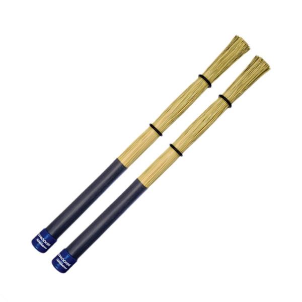 PMBRM2 SMALL BROOMSTICKホウキと同素材を使用して作られたユニークなスティック。音色はブラシとロッドの中間で、付属のラバーリングの位置を移動させて音色を変化させることも可能である。