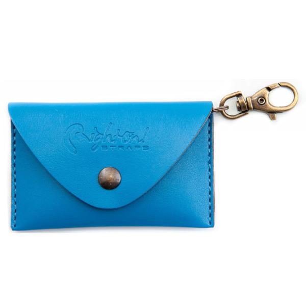 RightOn! STRAPS BIG PICK POUCH PLAIN Blue マルチポーチ内寸90x55mmのマルチポーチです。ピックはもちろん、交通系ICカードや、練習スタジオの会員証、クレジットカードなどが収納可能。さらに折りたた...