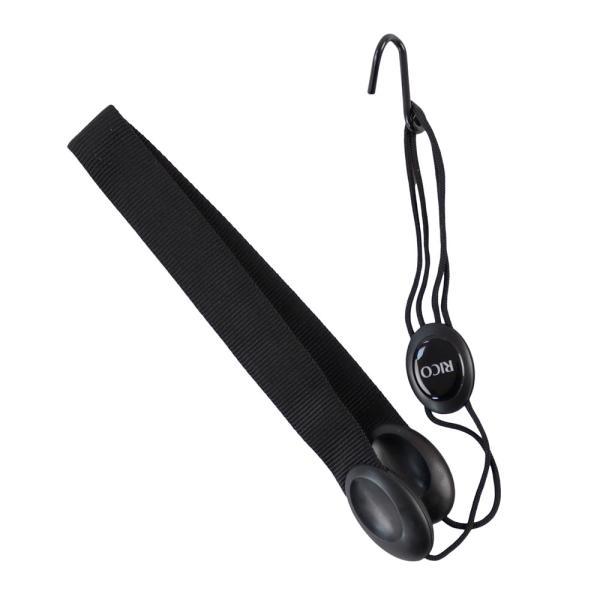 特製のかぎ形フックにより、ストラップは簡単に取り外しができ、使用中は通常のフックに比べ、外れにくくなっています。また、特殊な調整ボタンを使って、素早く、簡単にお好みの長さにすることができます。素材には、ウェビングよりも使い勝手の良いひもを使...