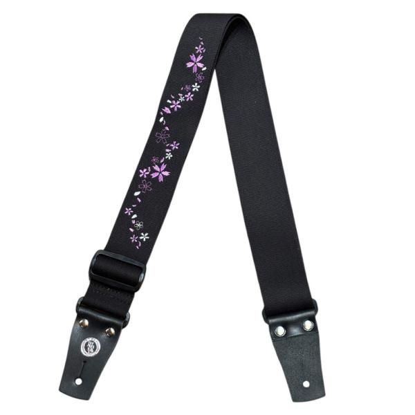 Grande uomo グランデウオモ TENDER STRAP TS-2 AC 紫桜 ギターストラップ  本体に柔らかくて肩への馴染みの良いアクリル製のベルトを使用したストラップです。  剣先の革はしっかりとした本革を使う事により、強度も...