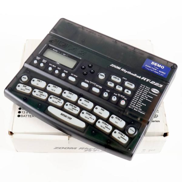 【中古】 リズムマシン ZOOM RT-223  ZOOM RT-223 の中古品です。  使用感のあるコンディションです。 商品内容：本体・箱・取扱説明書  全体的に小傷が散見されます。 現在の所、ガリもなく動作に問題ございません。  Z...