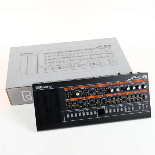 【中古】 シンセサイザー Roland Boutique JP-08 JUPITER-8を小型化したデスクトップシンセサイザー  Roland Boutique JP-08 の中古品です。  使用感のあるコンディションです。 商品内容：本体...