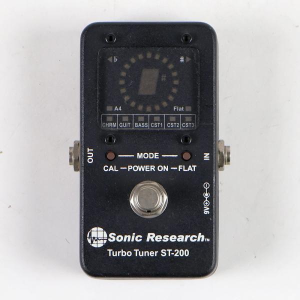 【中古】 ギターチューナー SONIC RESEARCH ST-200  SONIC RESEARCH ST-200 の中古品です。  使用感のあるコンディションです。 商品内容：本体のみ  小キズ、塗装剥がれがあります。 底面にマジックテ...
