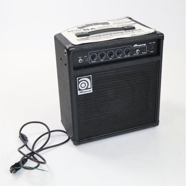 【中古】 ベースコンボアンプ アンペグ Ampeg BA-108 v2 20W出力 小型ベースコンボアンプ  Ampeg BA-108 v2 の中古品です。  使用感のあるコンディションです。 商品内容：本体・電源コード  全体的に使用感の...