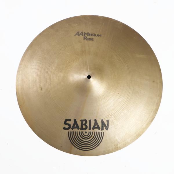 【中古】 ライドシンバル セイビアン SABIAN AA MEDIUM RIDE 20インチ ドラムシンバル  SABIAN AA MEDIUM RIDE 20インチ の中古品です。  中古なりのコンディションです。 商品内容：本体のみ  ...