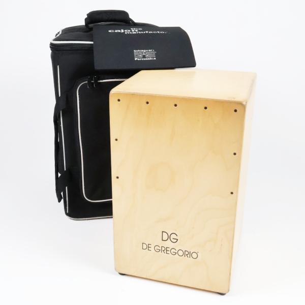 【中古】 カホン DG CAJON 響き線8本仕様 カホン ナチュラル  DG CAJON 響き線8本仕様 カホン ナチュラル の中古品です。  中古なりのコンディションです。 商品内容：本体・キャリングケース（非純正品）・カホンパッド（シ...
