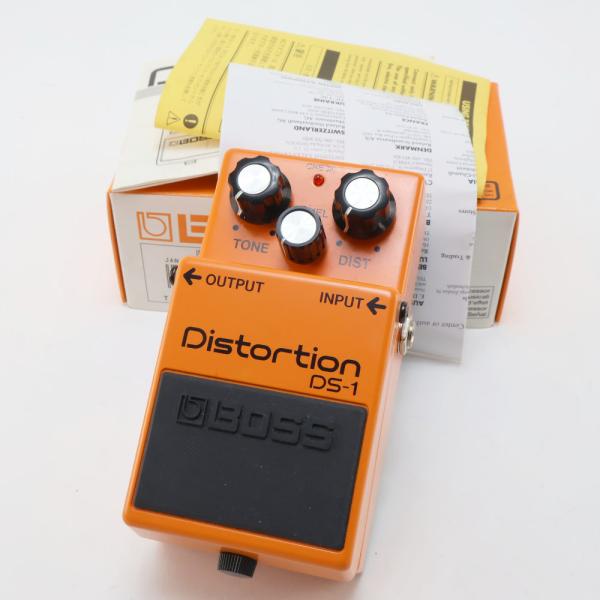 【中古】ディストーション エフェクター BOSS DS-1 Distortion ギターエフェクター  BOSS DS-1 Distortion の中古品です。  使用感のあるコンディションです。 商品内容：本体・箱・取扱説明書  小傷、塗...