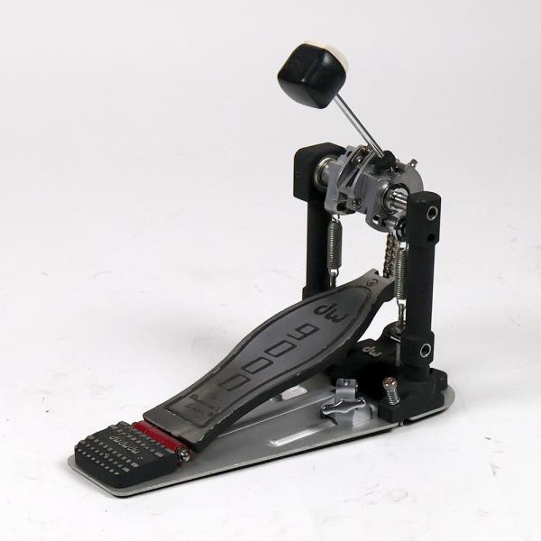 【中古】 ドラムペダル DW DW-9000 シングルドラムペダル  DW DW-9000 シングルドラムペダル の中古品です。  中古なりのコンディションです。 商品内容：本体のみ  スプリング部やアンカーボルト部などに錆があります。 フ...