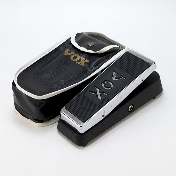 【中古】 ワウペダル VOX V847 ギターエフェクター  VOX V847 の中古品です。  使用感のあるコンディションです。 商品内容：本体・ケース  多少の傷やスレ、金属部分の錆・腐食があります 現在の所、ガリもなく動作に問題ござい...