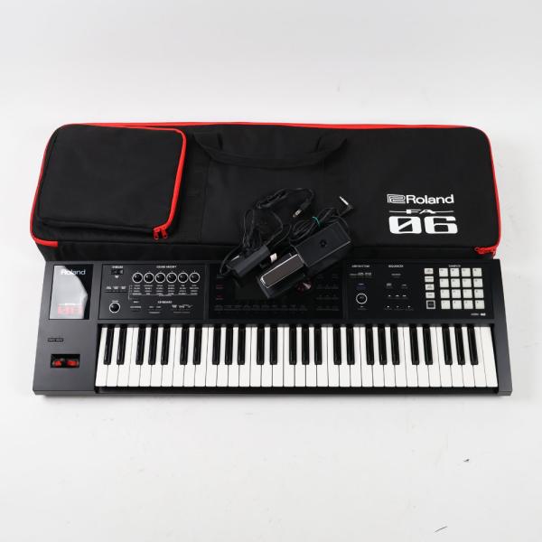 【中古】 ROLAND FA-06 Music Workstation シンセサイザー  ROLAND FA-06 Music Workstation の中古品です。  使用感のあるコンディションです。 商品内容：本体・ソフトケース・電源ア...