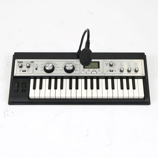 【中古】 シンセサイザー KORG MICROKORG XL  KORG MICROKORG XL の中古品です。  使用感のあるコンディションです。 商品内容：本体・ボコーダー用マイク  小傷、塗装剥がれがあり。 現在の所、ガリもなく動作...