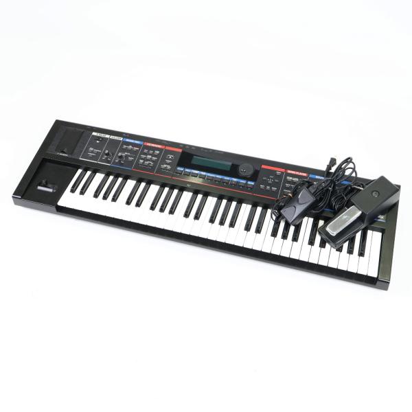 【中古】 モバイルシンセサイザー Roland JUNO-Di ローランド  Roland JUNO-Di の中古品です。  使用感のあるコンディションです。 商品内容：本体・電源アダプター・ダンパーペダル  使用感のあるコンディションです...