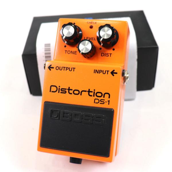 【中古】ディストーション エフェクター BOSS DS-1 Distortion ギターエフェクター  BOSS DS-1 Distortion の中古品です。  比較的綺麗なコンディションです。 商品内容：本体・箱・取扱説明書  目立つ大...