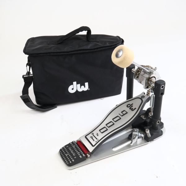 【中古】 ドラムペダル DW DW-9000 シングルドラムペダル  DW DW-9000 シングルドラムペダル の中古品です。  使用感のあるコンディションです。 商品内容：本体・純正キャリングケース  軽微な小傷や汚れはありますが、ドラ...
