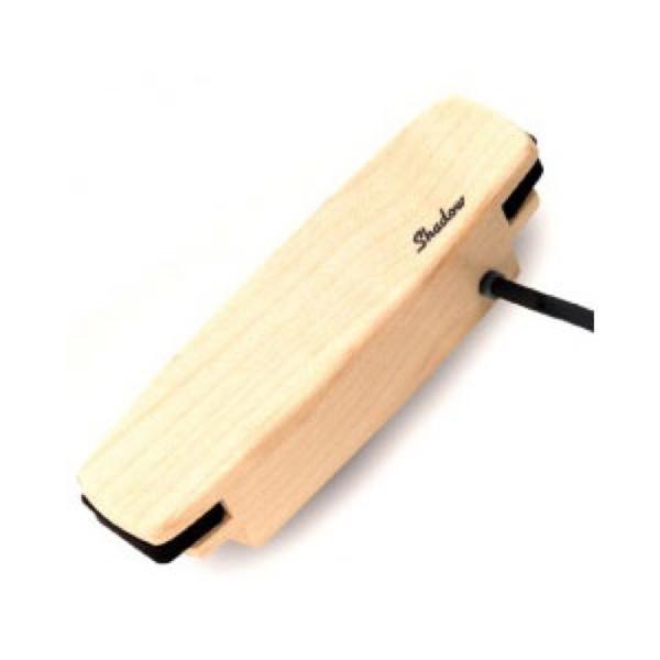 取り付け、取り外しが非常に簡単なクイックマウントピックアップ。サウンドホールにはめ込み、ケーブルをアンプにつなげばすぐに使用できます。美しい木製ケース(メイプル)に納められたシングルコイルピックアップは、真空ワックス含浸され、さらにエポキシ...