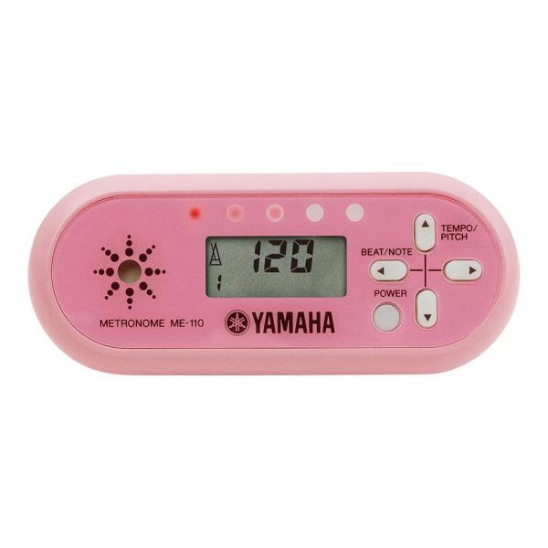 YAMAHA（ヤマハ） ME-110PK 電子メトロノーム です。テンポ拍は見やすい5ヶ所連続LED表示。軽量で持ち運びしやすいスリムな形。簡単操作で老若男女を問わず使い易く、パワフルサウンドの電子メトロノーム。ダイヤル式のボリューム調節機...