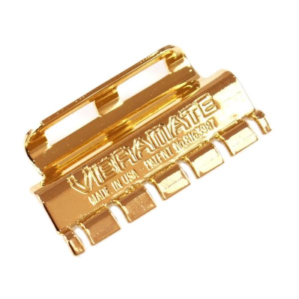 VIBRAMATE Spoiler Gold「Spoiler(スポイラー)」は、全てのビグスビー・ヴィブラートに対応した画期的なストリング・リテイナーです。スポイラーを装着することで、今まで手間のかかったビグスビー・ヴィブラートの弦交換がス...