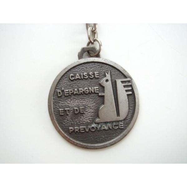 フランスヴィンテージ、メタル製 ノベルティキーホルダー。 可愛いリスがトレードマークの銀行、ケスデパーニュのポルト クレです。 サイズ…幅：3.5cmコンディション： ★★★☆☆※こちらの商品の発送方法は、以下より選択いただけます。〇ゆうパ...