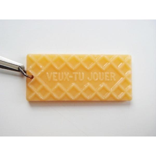 フランスヴィンテージ、ウエハースのキーホルダー。 リアルな色・形の、ミニチュアキーホルダーです。サイズ…幅：5cm、高さ：2.2cmコンディション： ★★★☆☆※こちらの商品の発送方法は、以下より選択いただけます。〇ゆうパック〇レターパック...