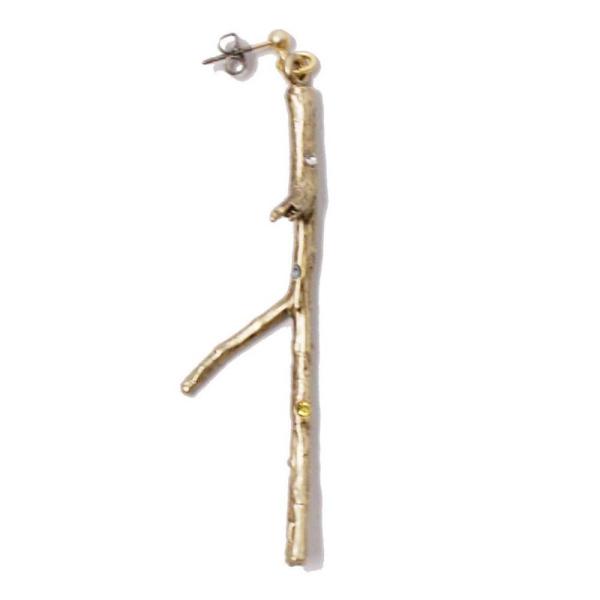 本物の枝を型にして、片耳用のシックなピアスにしました。小さい粒のラインストーンが入っています。長さ　6センチメタルキャストガラス☆片耳用☆イヤリングに付け替え可能です。