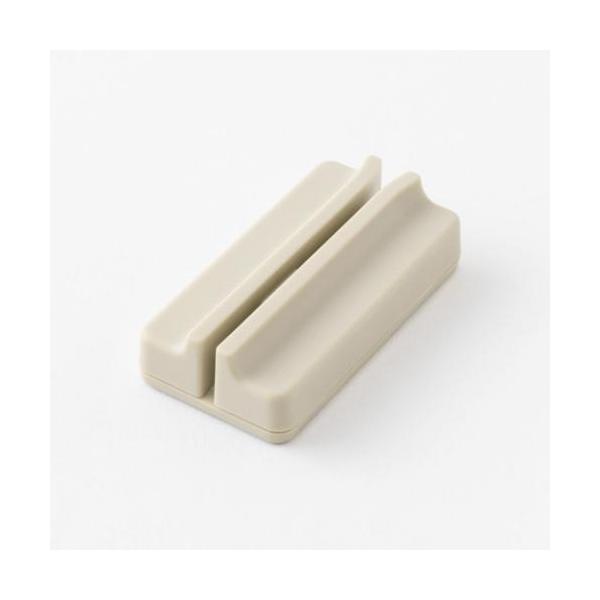 「ステーショナリーその他」 レターオープナー マグネットレターカッター ベージュ ミドリ 事務用品 片手 簡単 ゴミが出ないマグネットレターカッター [マグネットレターカッター](4902805497374)背面に強力マグネットが内蔵された...