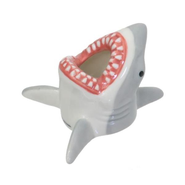 「歯ブラシ 洗面用具」 歯ブラシスタンド ジョーズ 洗面用具 サンアート グッズ 洗面台で衛生的に可愛く歯ブラシを立てられるハブラシスタンド 人喰いサメが襲うパニックムービー[JAWS/ジョーズ]グッズにまたまたCOOLなnewアイテム登場...