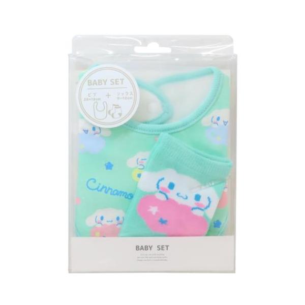 「ベビービブ：キャラクター」 シナモロール グッズ ベビー用品 サンリオ キャラクター ベビーセット ビブ＆ソックス プレゼントにも最適なビブと赤ちゃん用ソックスセット 大人気サンリオキャラクターのベビーグッズシリーズこちらはかわいい[ビブ...