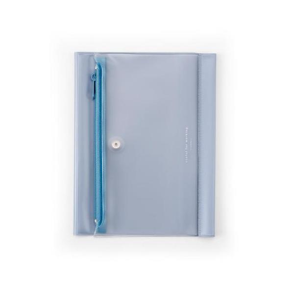 ダイゴー 手帳カバー IS.カバーPVC B6 RBL ブルー  機能性とデザイン性を兼ね備えた便利なアイテムです。<br>お気に入りの文具や大切な書類を一緒に持ち運ぶことができ、日常の様々なシーンで活躍します。<br&g...