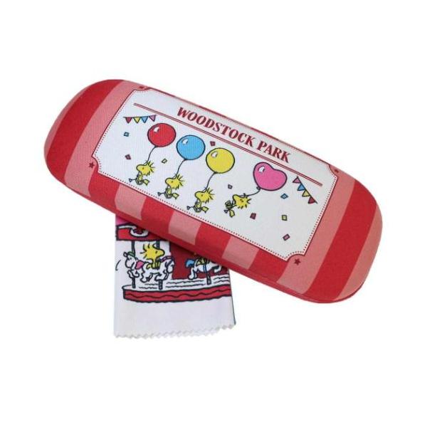 大人気[PEANUTS/SNOOPY]グッズにまたまた可愛いnewアイテム登場こちらは大人気アイテム[メガネケース]ハードタイプでカバンの中でも安心プリント入りのかわいいメガネ拭きも付いています同柄のかわいい雑貨いろいろあるのでお気に入りを...