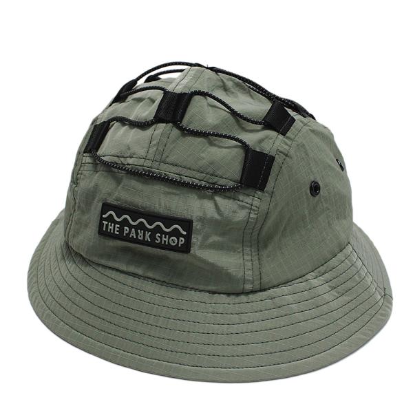 THE PARK SHOP ザ・パークショップ“ザ・パークショップ”のCODEPARK BIND ハットトップにドローコードをあしらったハット。リップストップ生地を採用。ドローコードにタオルを挟んだり、カギを付けたりと便利でユニークなデザイ...