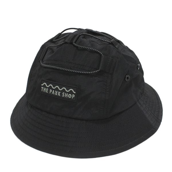 THE PARK SHOP ザ・パークショップ“ザ・パークショップ”のCODEPARK BIND ハットトップにドローコードをあしらったハット。リップストップ生地を採用。ドローコードにタオルを挟んだり、カギを付けたりと便利でユニークなデザイ...