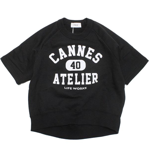 FOV フォブ“フォブ”のCANNES スウェットプルオーバーゆったり、ラフな雰囲気のオーバーサイズデザイン。ラグランの肩落ち感もこなれた印象に。前後でカレッジプリントとレタードプリントを配置。生地は速乾性のあるT/C裏毛でお洗濯もラクチン...