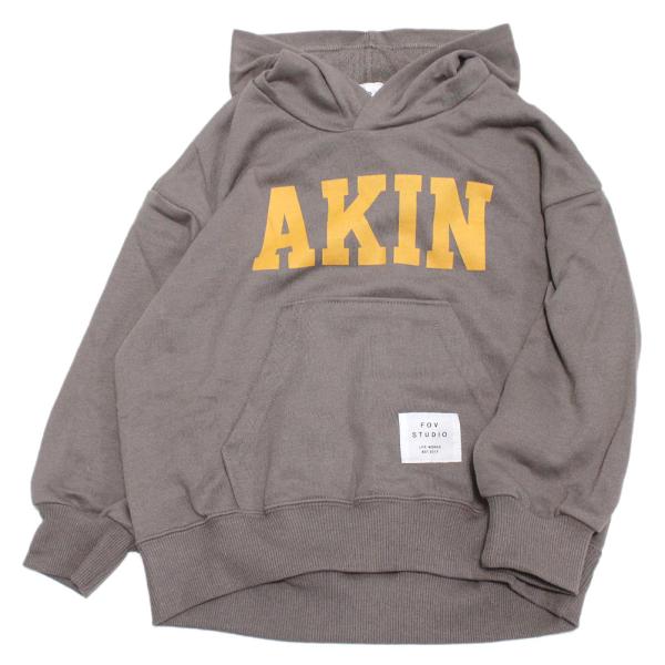 FOV フォブ“フォブ”のAKIN パーカー大きなカンガルーポケットがポイントのフードパーカー。フロントのプリントが存在感抜群です。シンプルなデザインがデイリー使いに重宝。乾きやすい適度な厚みの裏毛素材を使用しているので冬の洗濯が楽なのもう...
