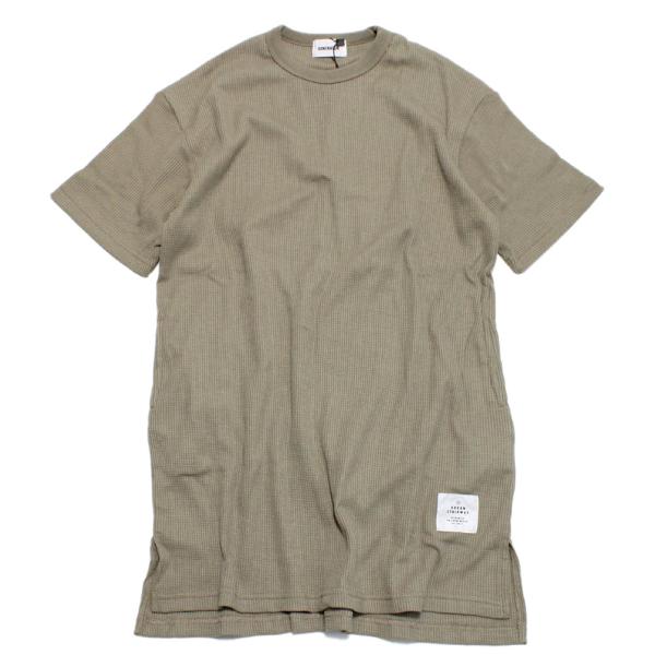 GENERATOR ジェネレーター“ジェネレーター”のワッフルワンピース肌さわ柔らかなコットンワッフル素材。ネームパッチのみをプラスしたシンプルなデザイン。両サイドにはポケット付き。裾にはスリット入り。1枚でもロングシャツ風にパンツを合わせ...