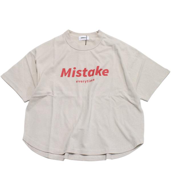 GENERATOR ジェネレーター“ジェネレーター”のMistake Tシャツマストアイテムとして使えるロゴTシャツ。1枚で着用してもサマになる計算されたシルエット。裾がラウンドしたデザインで、インナーのチラ見せも◎柔らかい綿100％の20...