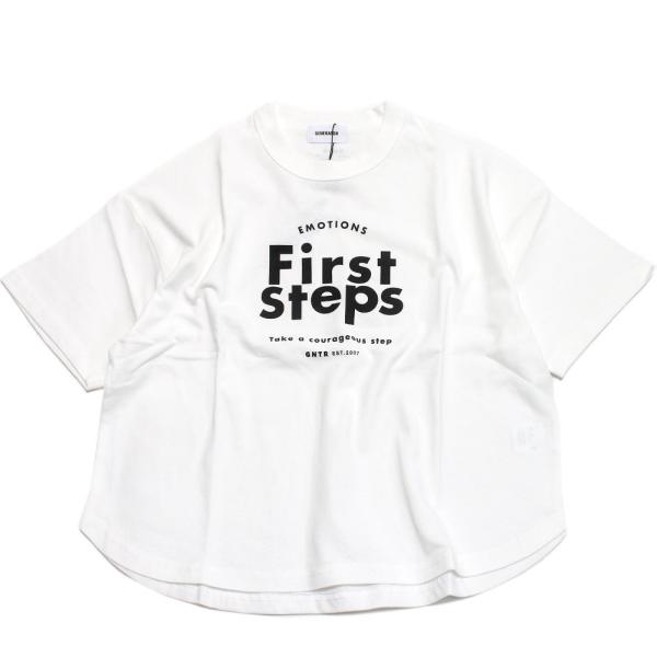 GENERATOR ジェネレーター“ジェネレーター”のFirst Steps Tシャツ夏にマストなロゴTシャツ。1枚で着用してもサマになるように計算されたシルエット。柔らかい綿100％の天竺生地を使用しています。裾がラウンドされたデザインで...