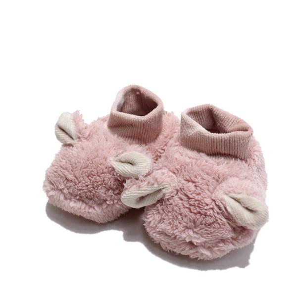 mocmof モクモフ“モクモフ”のぬいぐるみブーティーご自宅用はもちろんのことギフトにもおすすめのベビーブーティー。ふんわりと柔らかなボア素材を採用したアイテム。カラーでそれぞれ異なるアニマルモチーフデザイン。足首部分は締め付けの少ないベ...