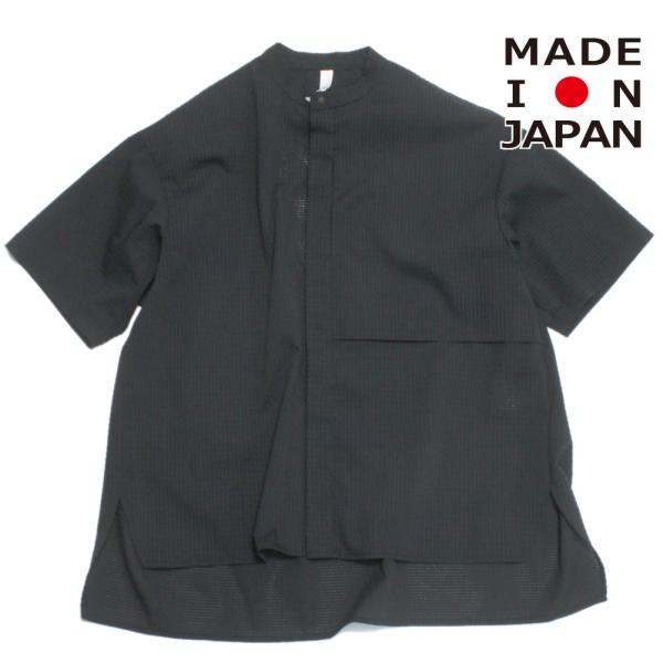 MOUN TEN. マウンテン“マウンテン”のair sucker s/s シャツ同素材のスカーフ付きのバンドカラーシャツ。ゆったりとリラックス感のあるシルエットで、左胸のヨークポケットが特徴的な定番アイテム。細かい孔のある特殊なメッシュ組...