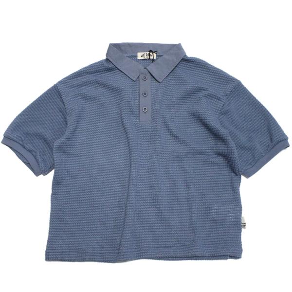 make your day メイクユアデイ“メイクユアデイ”のポロシャツ透け感のある薄手のニットのような素材を使用した、ポロシャツです。本体にはシワになりにくいポリエステルを採用。衿元はソフトな着用感の綿素材を使用し、優しい着用感に。落ち着...