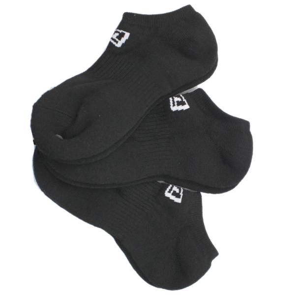 NEW ERA ニューエラ“ニューエラ”の 3PAIRS SHORT SOCKS(BLACK) シンプルで使い勝手の良いショート丈のソックス。頑丈で厚みを持たせ、破れにくい仕上がりになっています。ニューエラアイテムには欠かせないフラッグロゴ...