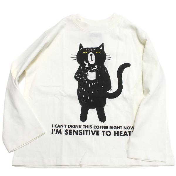 NEEDLE WORKS ニードルワークス“ニードルワークス”の天竺CAT Tシャツ何とも言えない表情で熱々のコーヒーを持ったネコ。猫舌のネコの気持ちを考えるとクスっとしてしまうプリントです。柔らかく、肌触りの良い綿素材を使用。パンツにもス...