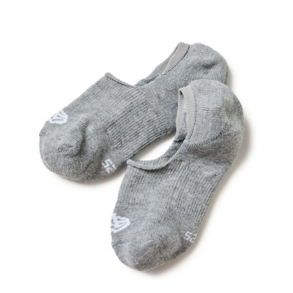 NEW ERA KIDS ニューエラキッズ“ニューエラキッズ”のSOCKS NO SHOW 3PAIRS(GR)ニューエラフラッグをジャカードで表現した3ペアソックス。靴を履いたときに靴からはみ出さないノーショータイプ。クッション性に優れた...
